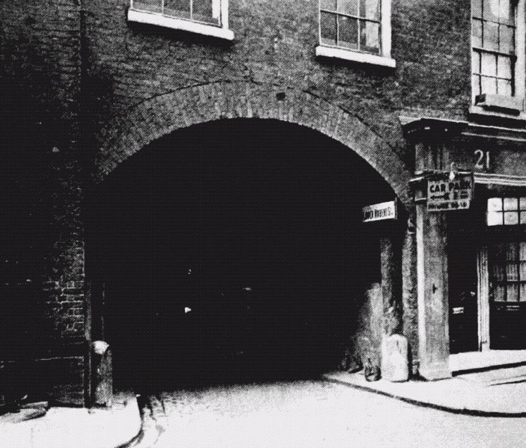 Lower Robert Street… a Ghostly Tunnel in the Heart of London | View ...