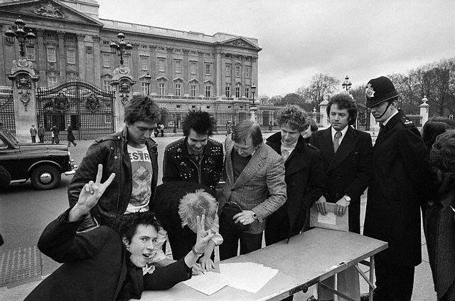 Sex Pistols Outside Buckingham Palace View From The Mirror